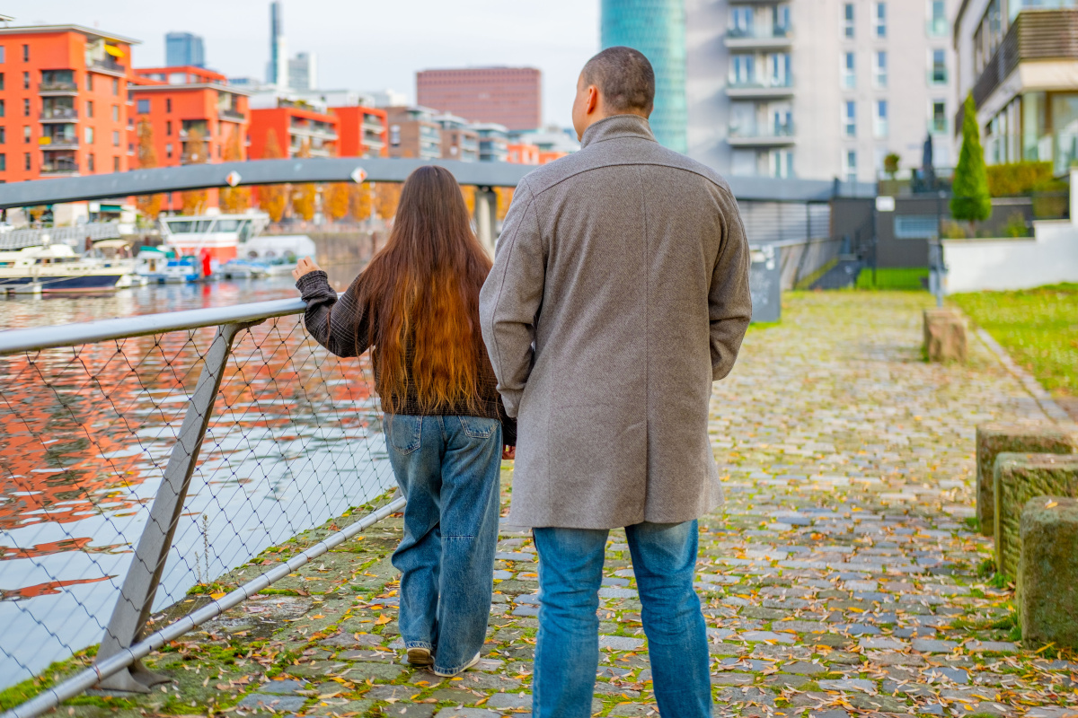 How to Emotionally Detach From Someone